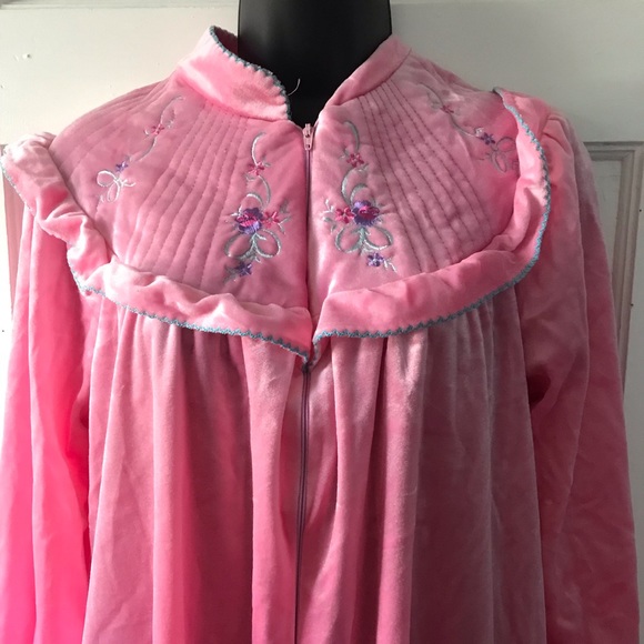 Intimates & Sleepwear | Vintage Its A Charm Pink Embroidered Velvet ...